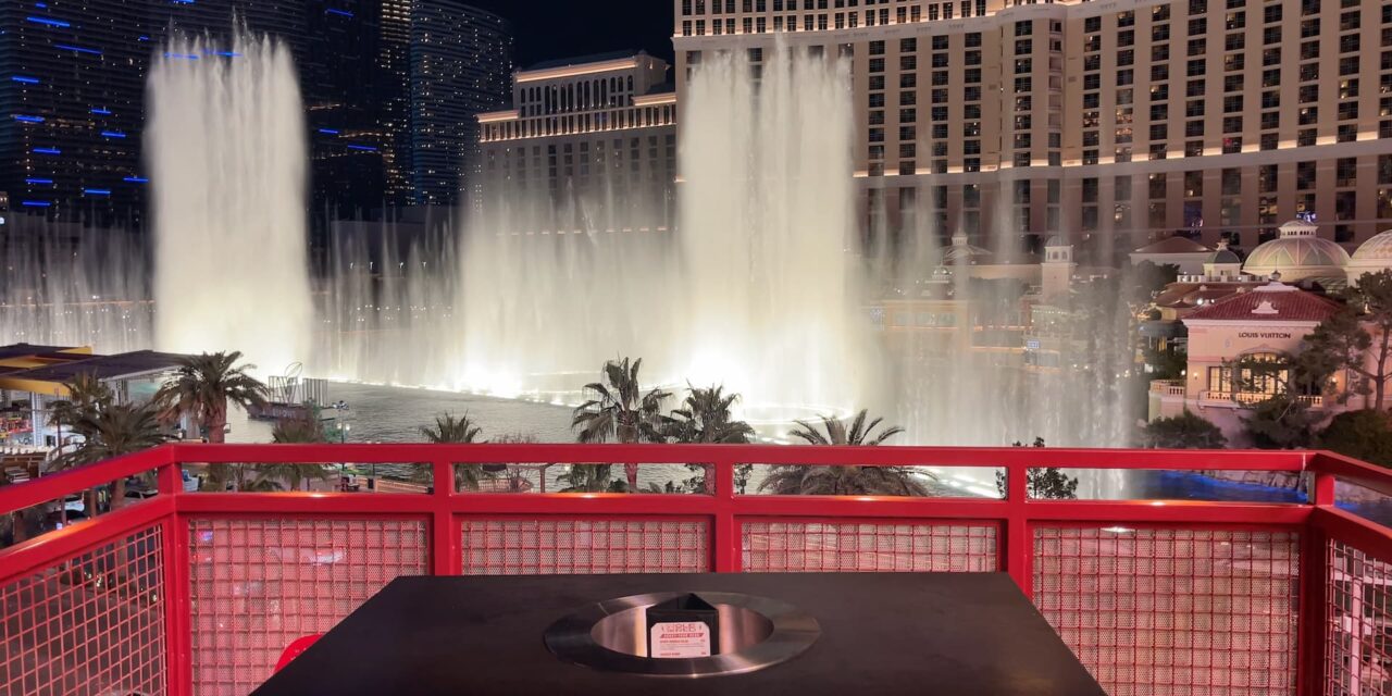 This Table Has The Best View in Las Vegas - Vegas Navigator | Your ...